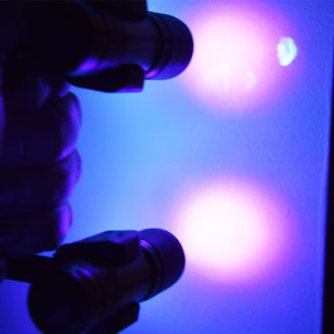 Lampa portabila cu raze ultraviolete – trusecriminalistice.ro